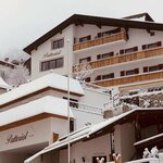 Hotel Garni Patteriol (Brandliweg No:8, Sankt Anton am Arlberg), otel  Sankt Anton am Arlberg'den