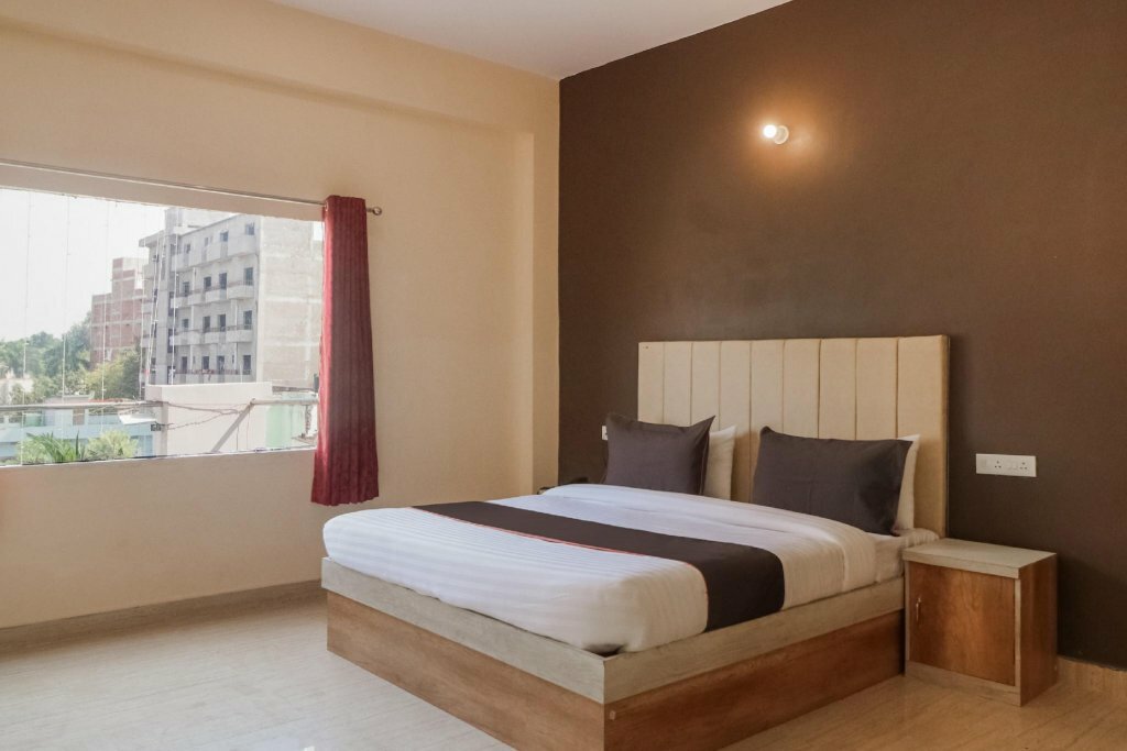 Otel Collection O 76042 Hotel Rk Heights And Banquets, Varanasi, foto