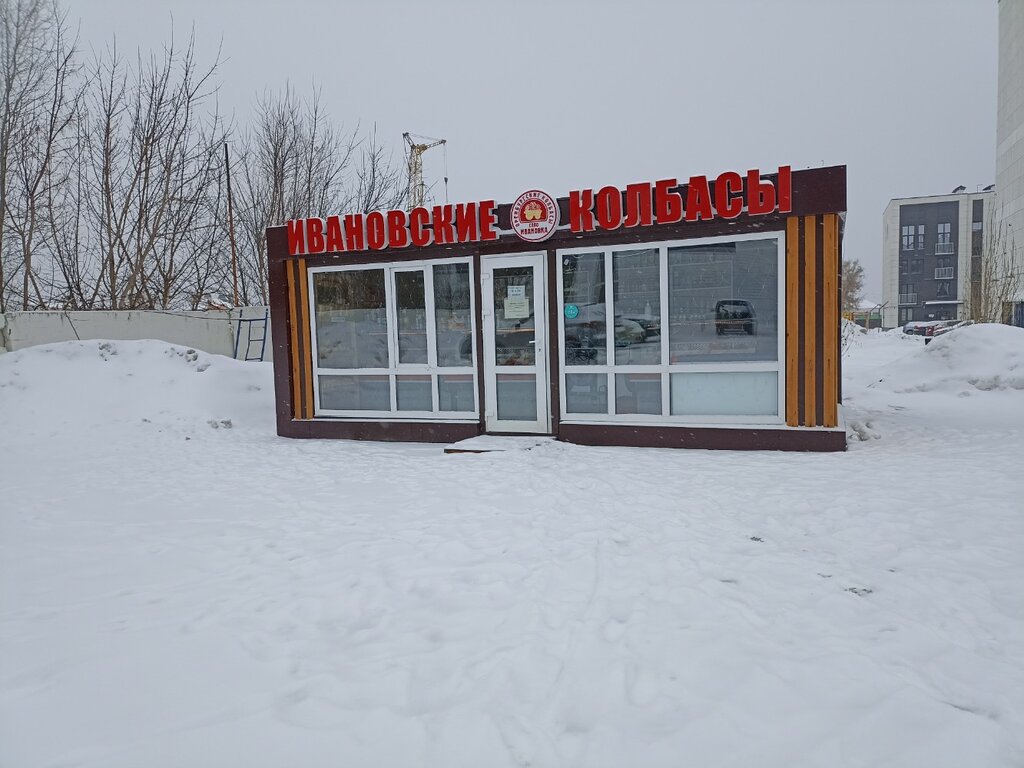 Kasap, şarküteri Ivanovskie kolbasy, Orenburgskaya oblastı, foto