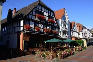 Hotel zum braunen Hirschen (North Rhine-Westphalia, Höxter, Lange Straße, 68), otel  Bad Driburg'dan