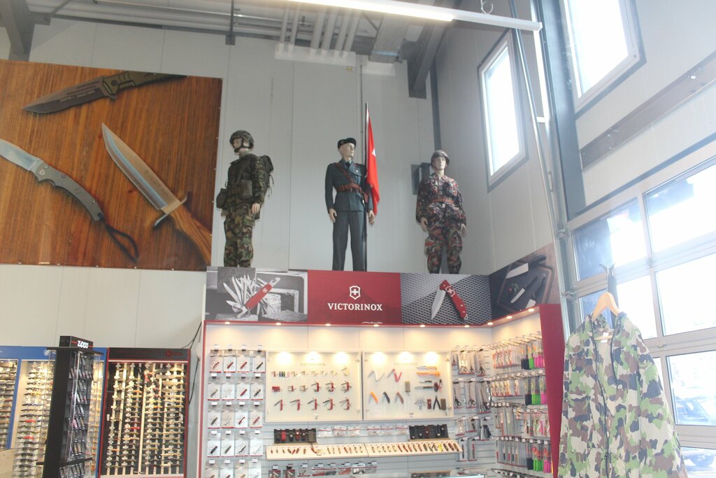 Market Military Megastore, Sion, foto