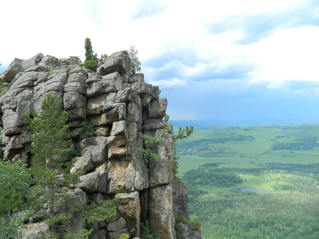 Dağ zirvesi Гора Мохнатая, Altayski krayı, foto