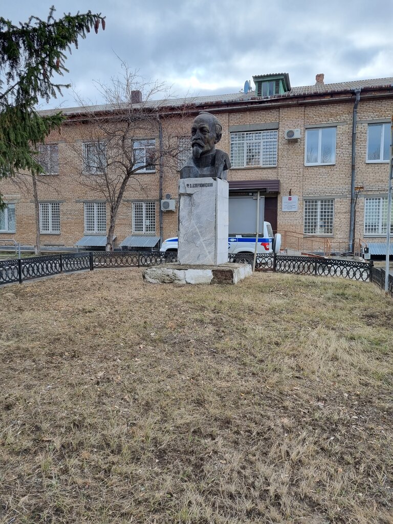 Anıt, heykel Ф.Э. Дзержинский, Kıştım, foto