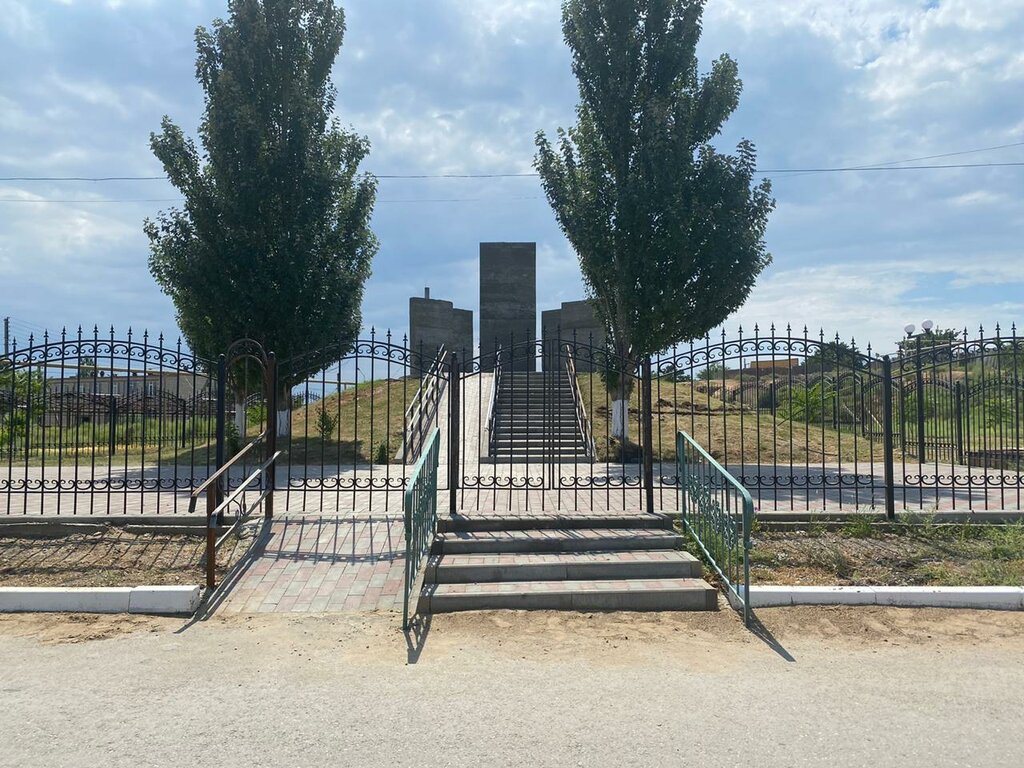 Anıt, heykel Односельчанам, павшим в Великой Отечественной войне, Astrahanskaya oblastı, foto