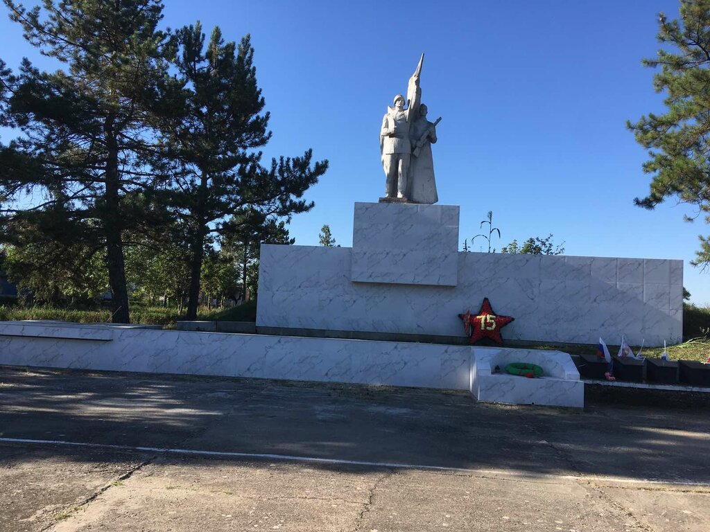 Anıt, heykel Братская могила и памятный знак, Kırım Cumhuriyeti, foto