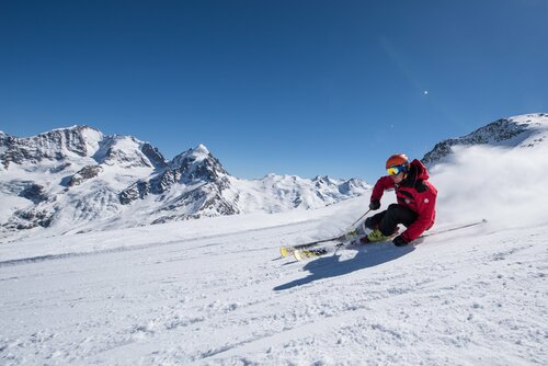 Spor ve eğlence merkezi Schweiz. Skischule St. Moritz, St. Moritz, foto