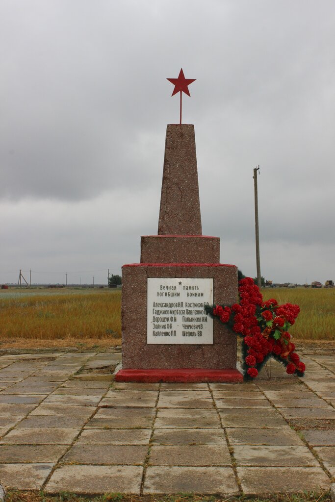 Anıt, heykel Братская могила советских воинов, Kırım Cumhuriyeti, foto