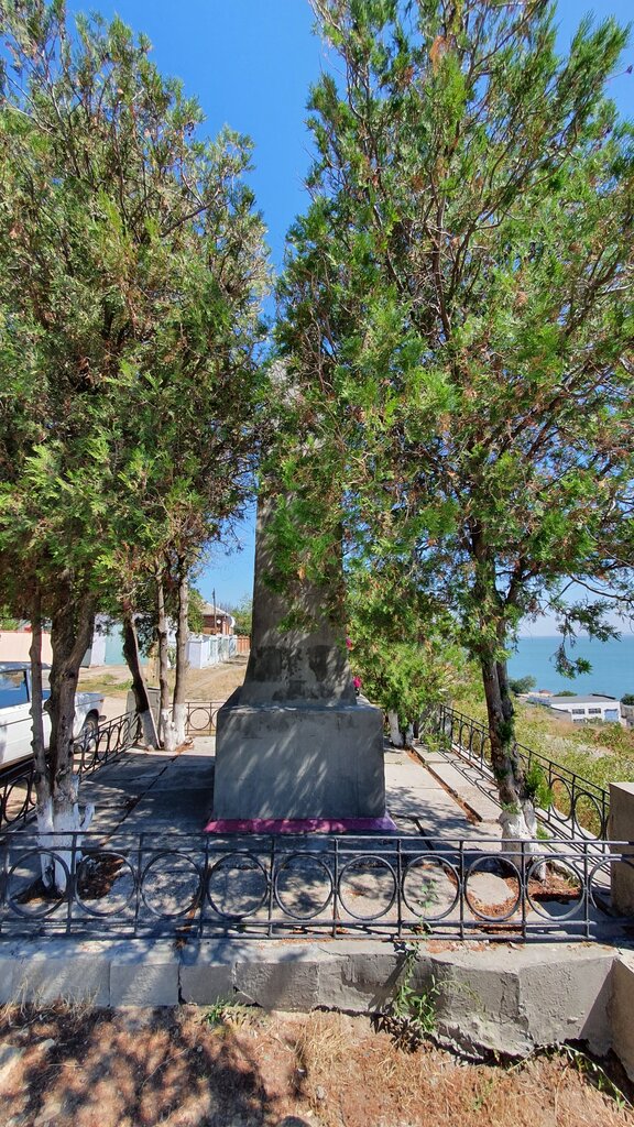 Anıt, heykel Братская могила советских воинов 1943-1944 гг., Kerç, foto