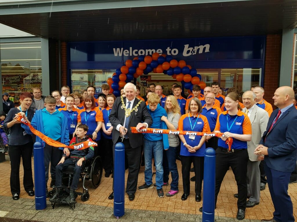 Şans oyunları B&m Store, Wrexham, foto