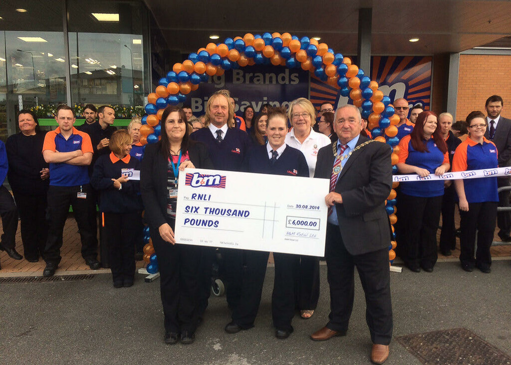 Şans oyunları B&m Home Store with Garden Centre, Holyhead, foto