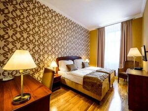 Alexander (Plzeňský kraj, Tachov, Stribro), otel  Stribro'dan