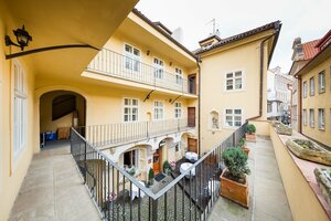 Boris' apartments Old Town Square (Vejvodova No:445/1, Prague), otel  Prag'dan