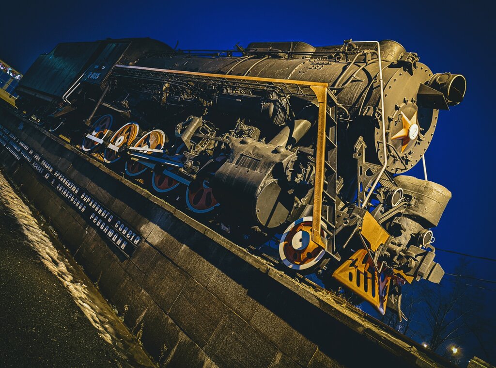 Teknoloji anıtı Паровоз Л-1635, Nijni Tagil, foto