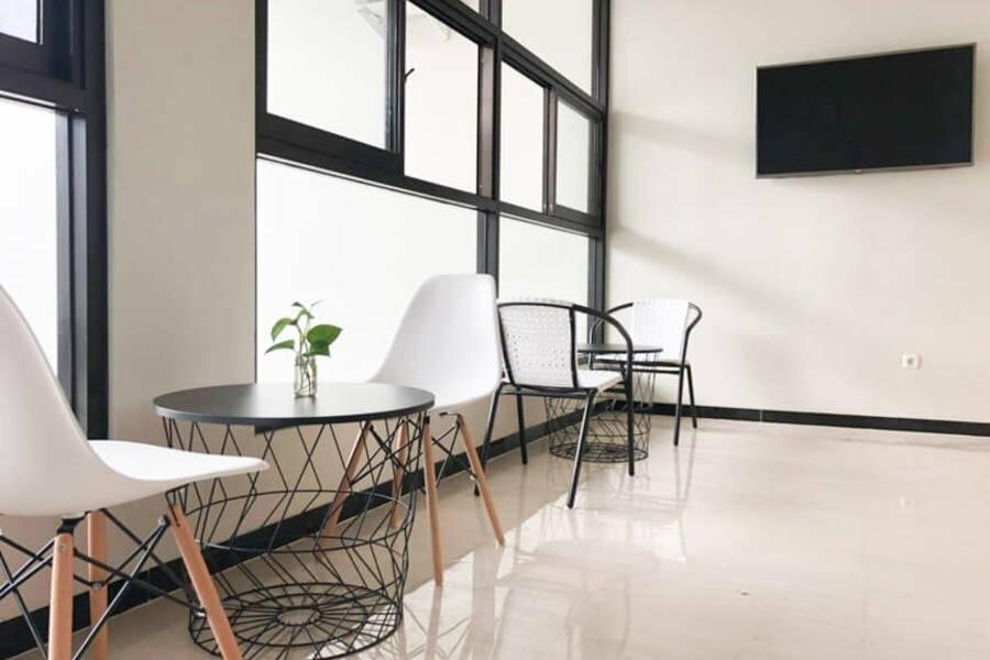 Otel RedDoorz Plus @ Dukuh Kupang, Surabaya, foto