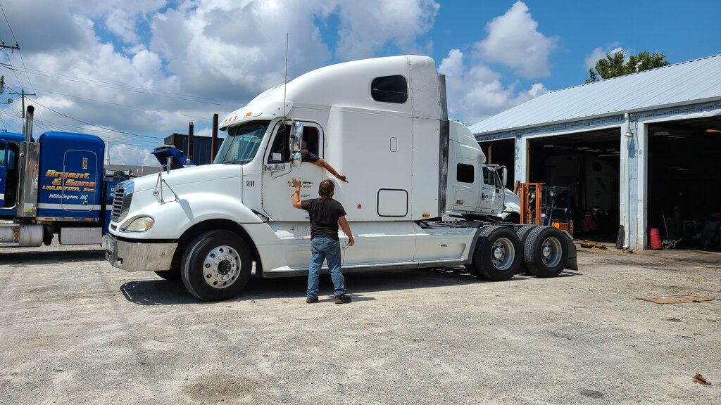 Kamyon ve ağır vasıta satış ve servis firmaları Bryant & Sons Unlimited Inc, Wilmington, foto