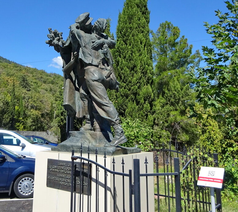 Anıt, heykel Memorial of the Soviet-Czechoslovak Friendship, Kırım Cumhuriyeti, foto