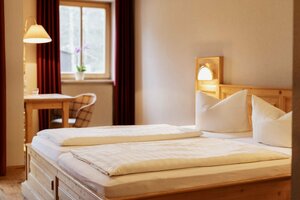 Hotel Ahornhof (Bavaria, Regen, Lehen, 35), otel  Bavyera'dan