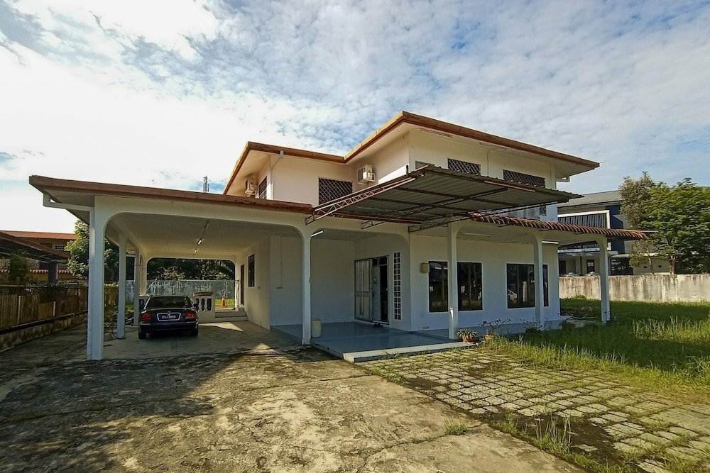 Otel Oyo Home 90241 Villa Home Sibu, Sibu, foto