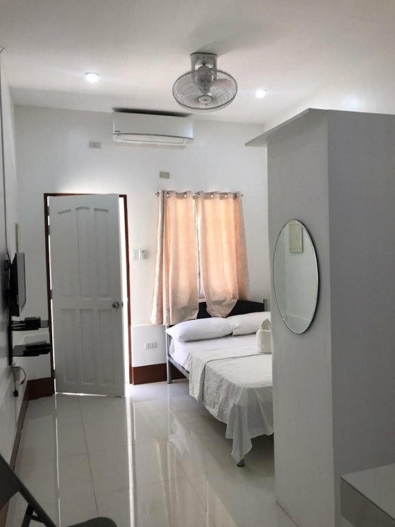 Otel Oyo 619 Commodore's Inn, Puerto Princess, foto