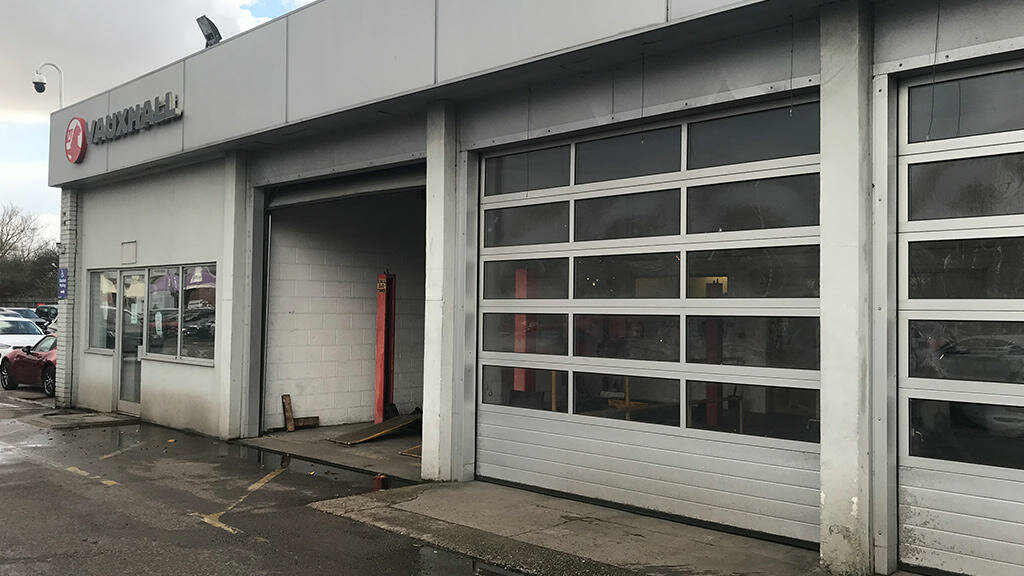 Otomobil parçaları imalatı Evans Halshaw Vauxhall Newport, Newport, foto