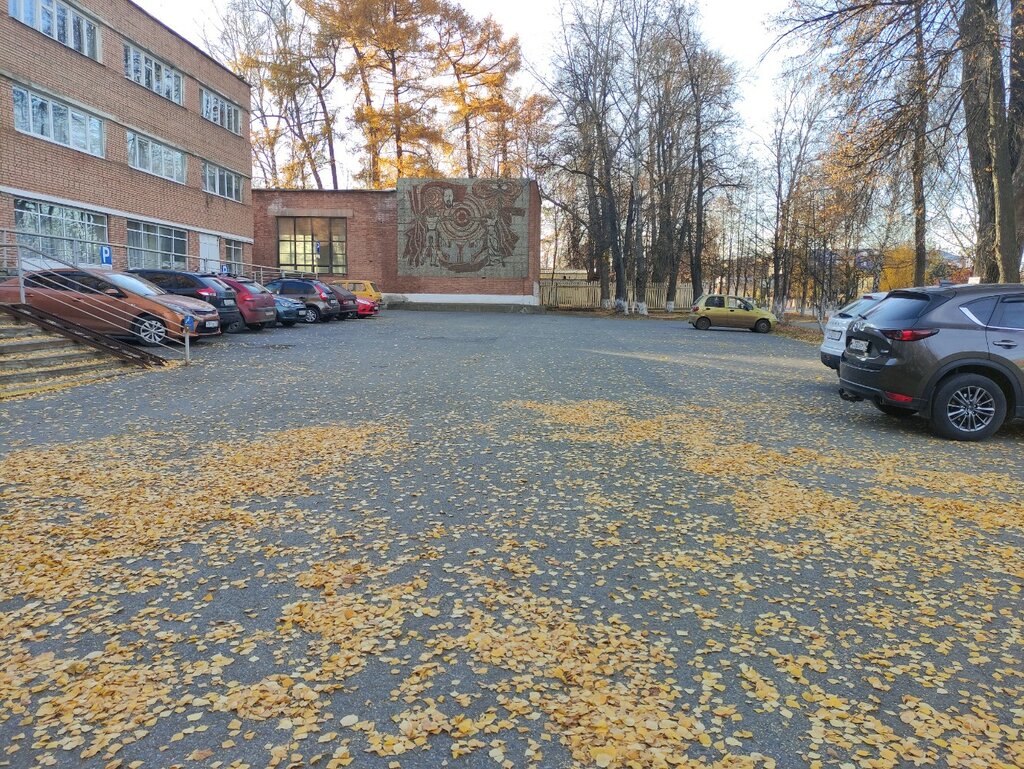 Otoparklar Parking lot, Sarapul, foto