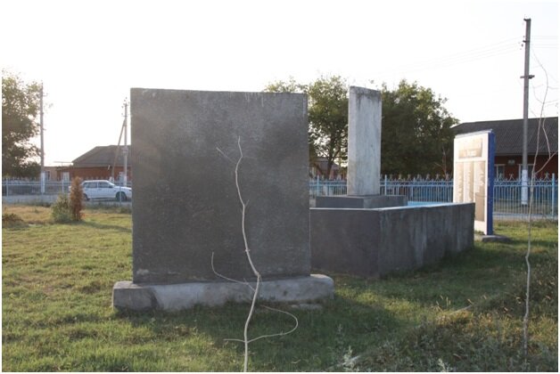 Anıt, heykel Односельчанам, погибшим в Великой Отечественной войне 1941-1945 гг., Çeçen Cumhuriyeti, foto