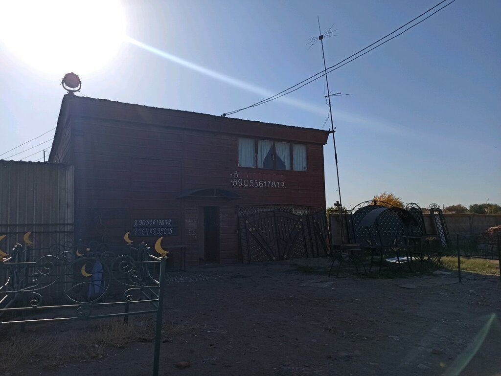 Heykel ve mezarlık taşı üreticileri Памятники, Astrahan, foto