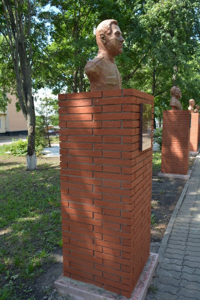 Anıt, heykel Бюст Дятлова А.И., Biryuch, foto