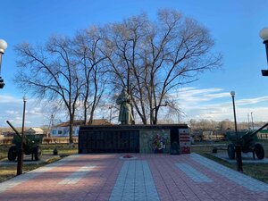 Воинам-землякам, погибшим в годы Великой Отечественной войны (Republic of Khakassia, Ust-Abakanskiy rayon, aal Domozhakov, Mekhanizatorskaya ulitsa), anıt, heykel  Hakasya'dan
