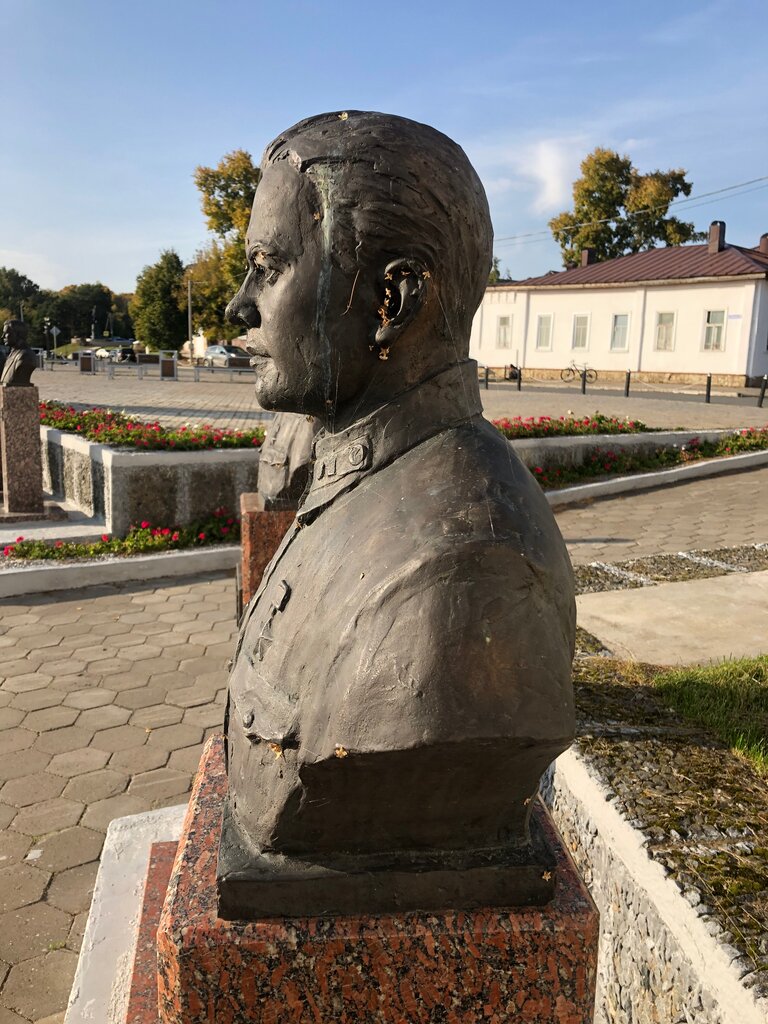 Anıt, heykel Бюст Героя Советского Союза Спирькова Степана Петровича, Alabuğa, foto