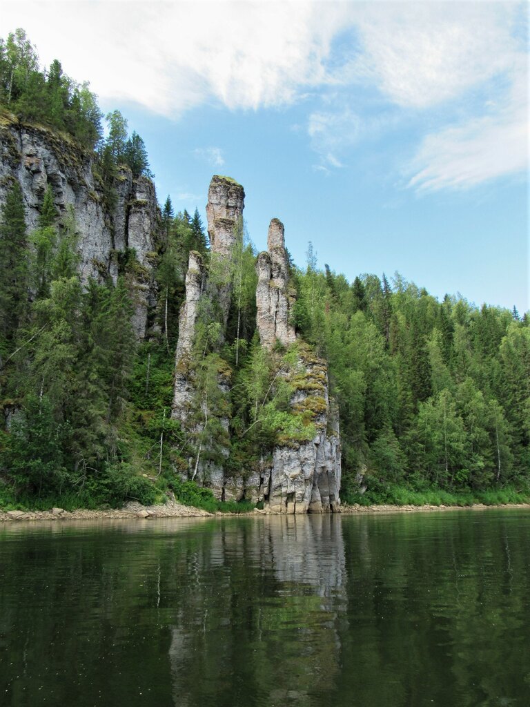 Dağ zirvesi скалы Столбы, Permski krayı, foto