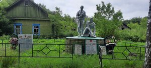 Братская могила (Oryol Region, Shablykinskiy rayon, Somovskoye selskoye poseleniye, derevnya Ryadovichi), anıt, heykel  Orlovskaya oblastından