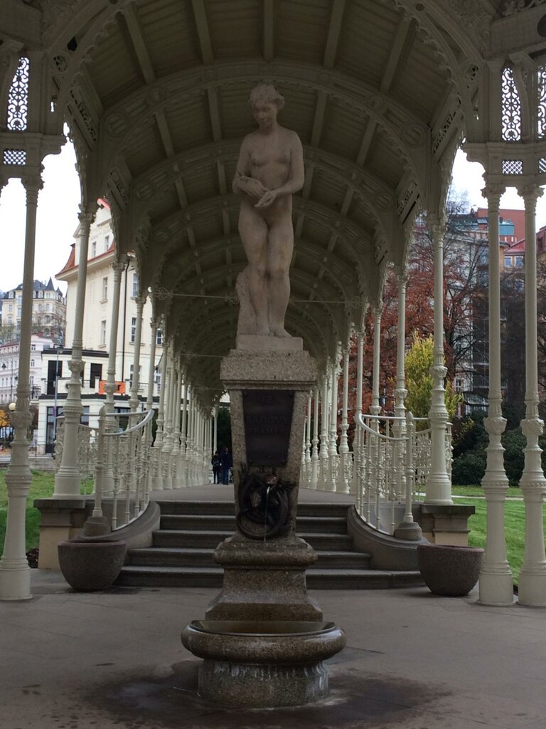 Turistik yerler Sadová kolonáda, Karlovy Vary, foto