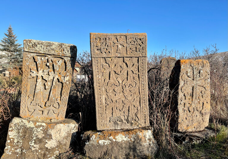 Şapel, haç anıtı Капуйт Хач, Hrazdan, foto