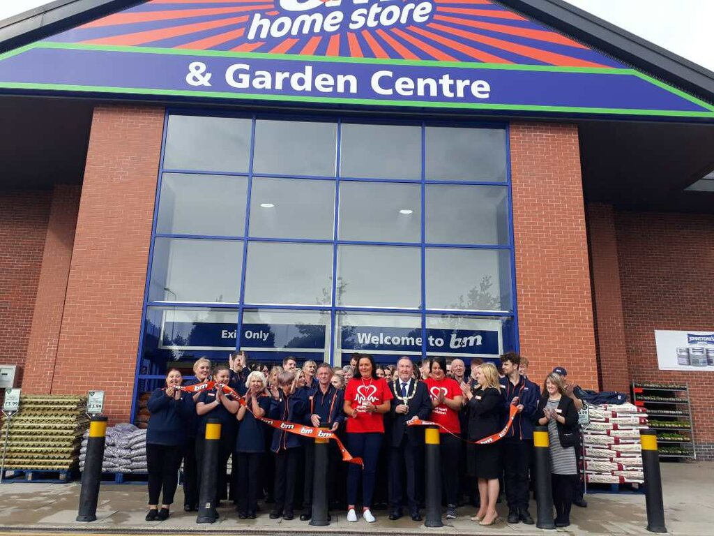 i̇ndirim ve fırsat sistemleri B&m Home Store with Garden Centre, İngiltere, foto