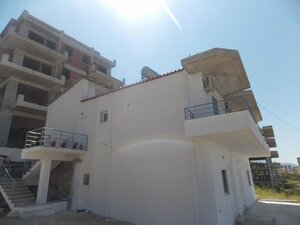 Camela Apartments (Albanian State Road 8), otel  Dünya'dan