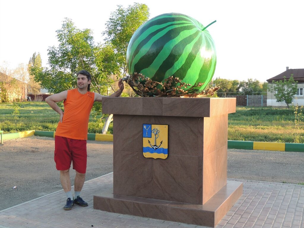 Park, sokak heykeli Арбуз, Saratovskaya oblastı, foto