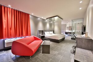 Motel Newstar (Quebec, Laval), otel  Laval'den