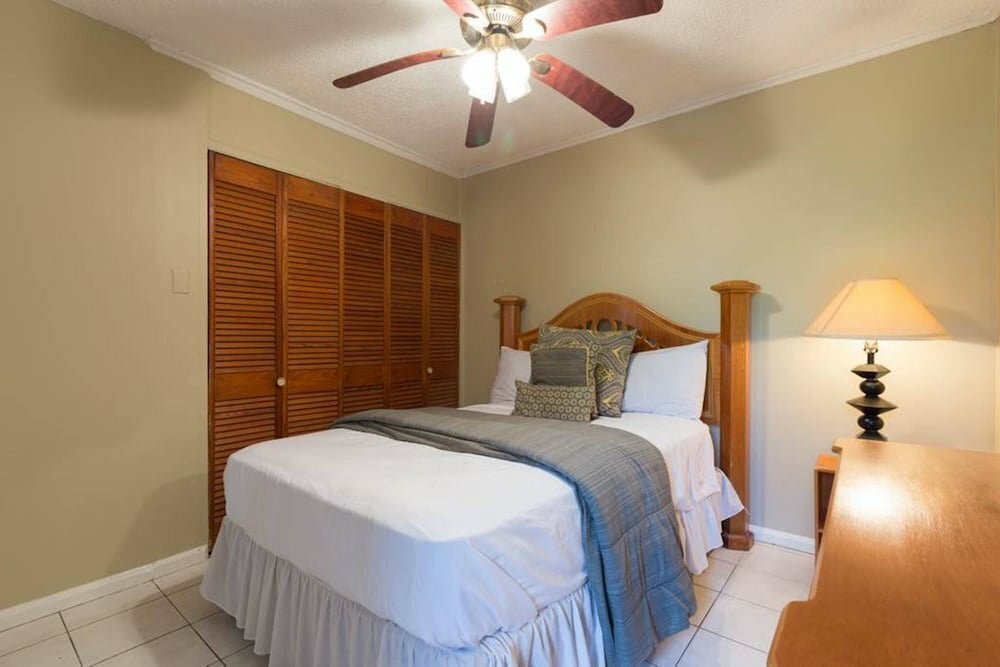 Otel Kingston Most Centrally Located Two Bdrm, Kingston, foto