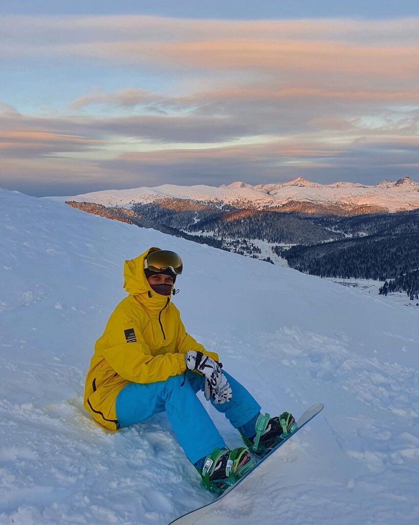 Kayak merkezi Gornolyzhny kompleks Snezhnaya, Krasnoyarski krayı, foto