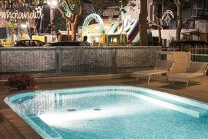 Hotel Milano (Viale Carducci No:20, Cervia), otel  Cesenatico'dan