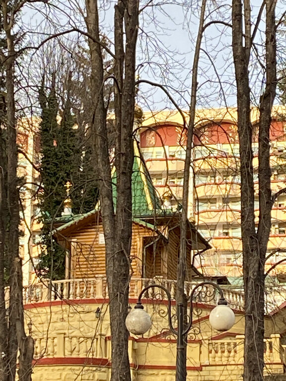 Şapel, haç anıtı Храм-часовня святого великомученика и целителя Пантелеймона, Kislovodsk, foto