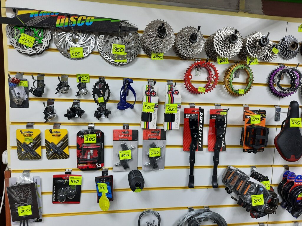 Bisiklet tamircileri LegaL Bikes Workshop, Saint‑Petersburg, foto