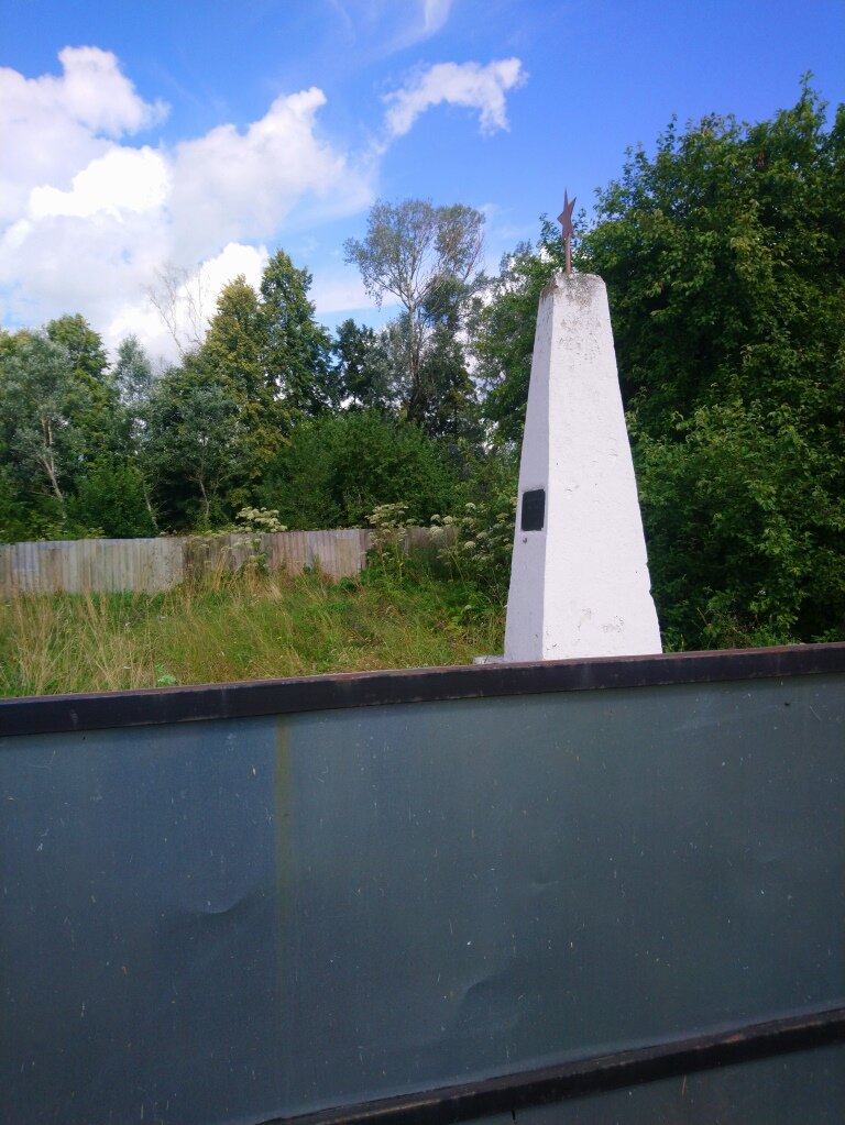 Anıt, heykel Братская могила, Kalujskaya oblastı, foto