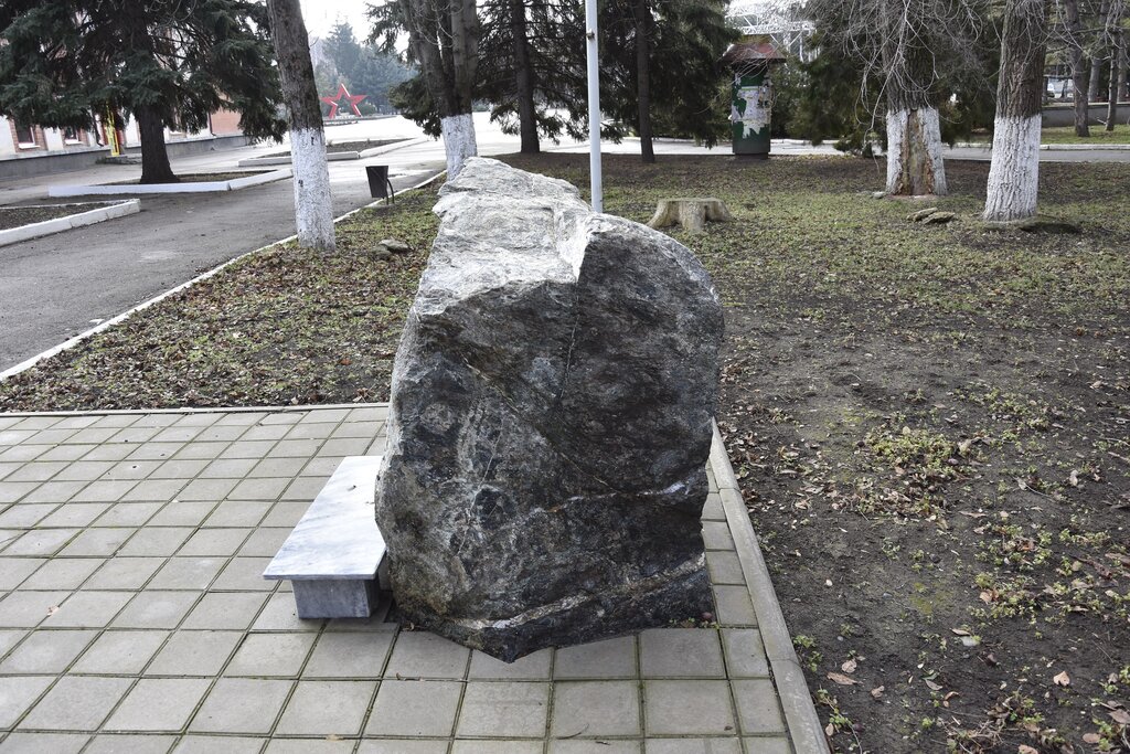 Anıt, heykel Пограничникам, Izobilny, foto