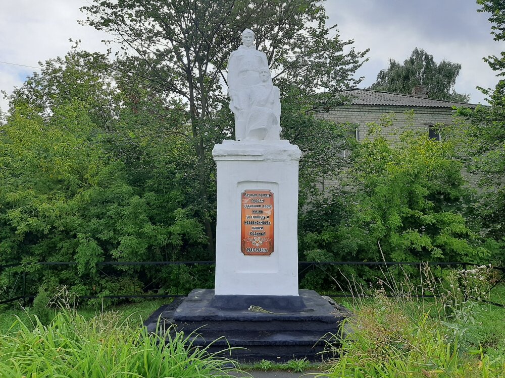 Anıt, heykel Скорбящая мать, Korablino, foto