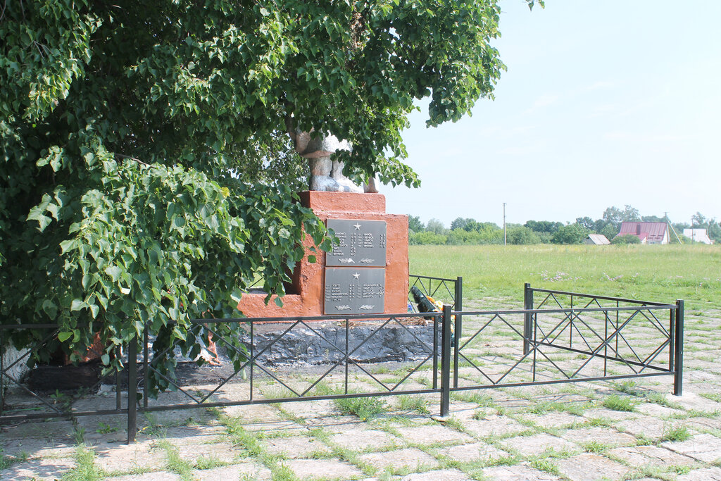 Anıt, heykel Братская могила, Belgorodskaya oblastı, foto