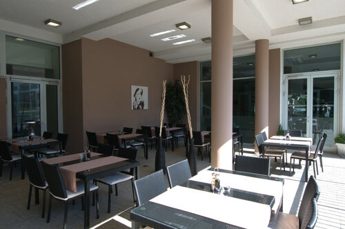 Bowling salonları Restaurace a kavárna Scéna, Kromeriz, foto