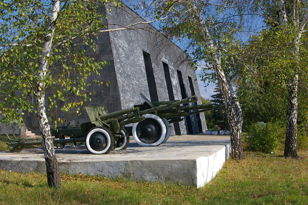 Anıt, heykel Батарея пушек, Lugansk Bölgesi, foto