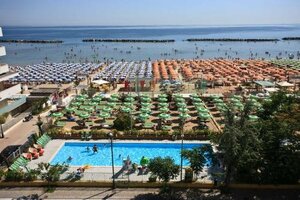 Hotel Holiday Park (Emilia-Romagna, Rimini, Bellaria-Igea Marina, Via Alfonso Pinzon), otel  Bellaria – Igea Marina'dan